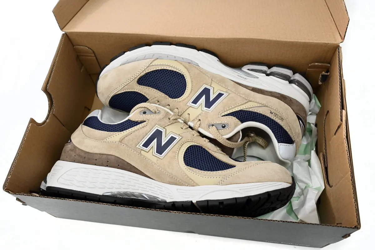 New Balance 2002R Beige Azul Marino - Sneakereu