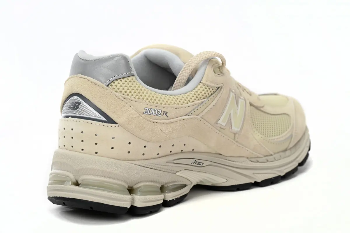 New Balance 2002R Bege - Sneakereu
