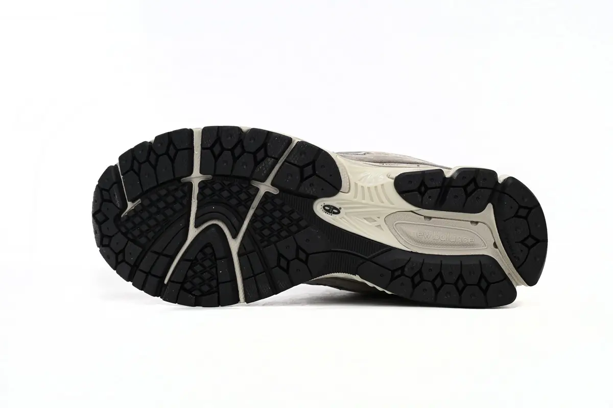 New Balance 2002R Light Gray - Sneakereu