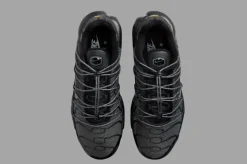NIKE AIR MAX PLUS TN UTILITY TRIPLE BLACK- NOIR REFLECTIVE - Sneakereu