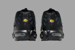 NIKE AIR MAX PLUS TN UTILITY TRIPLE BLACK- NOIR REFLECTIVE - Sneakereu