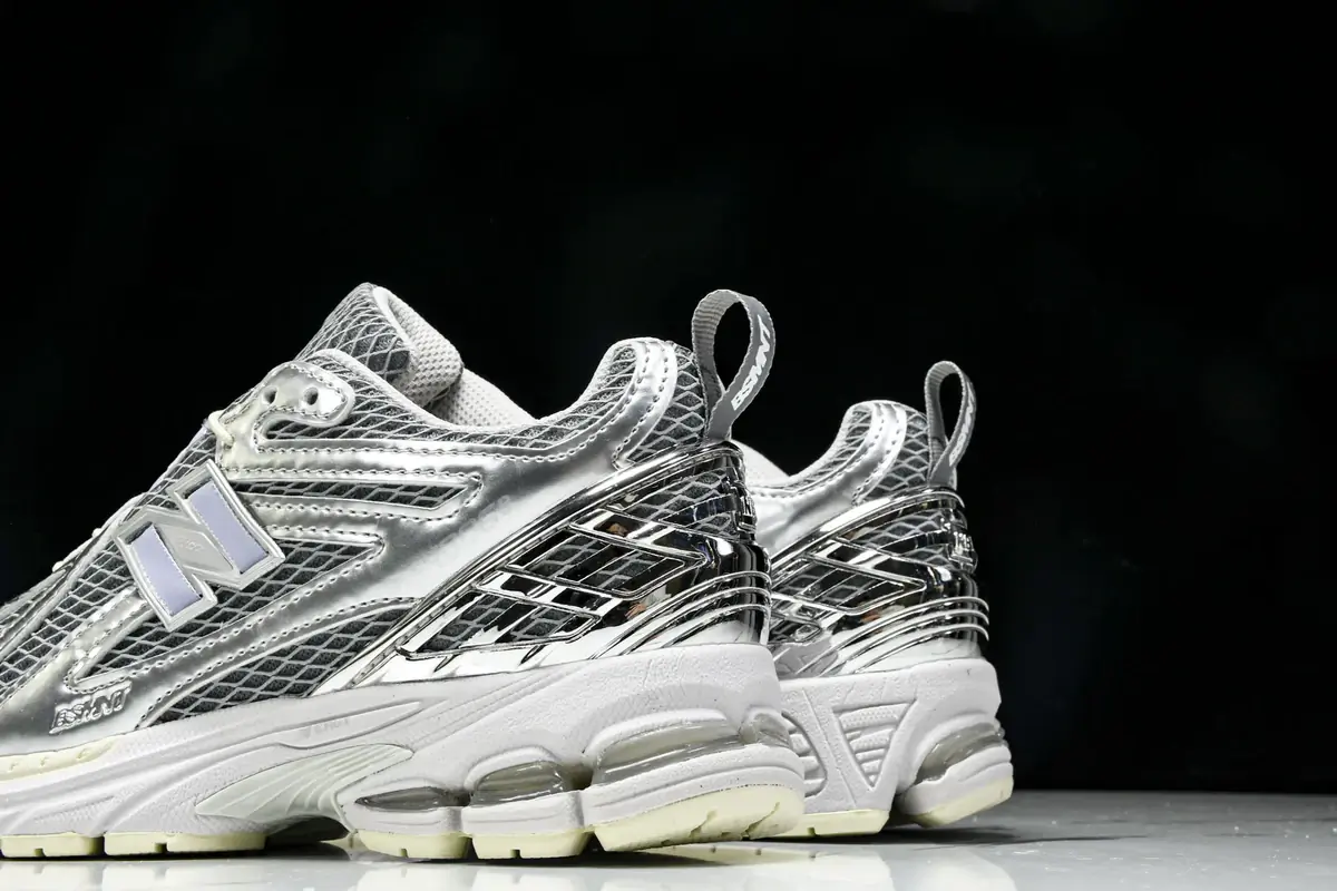 New Balance 1906 Grey Metallic Sliver - Sneakereu
